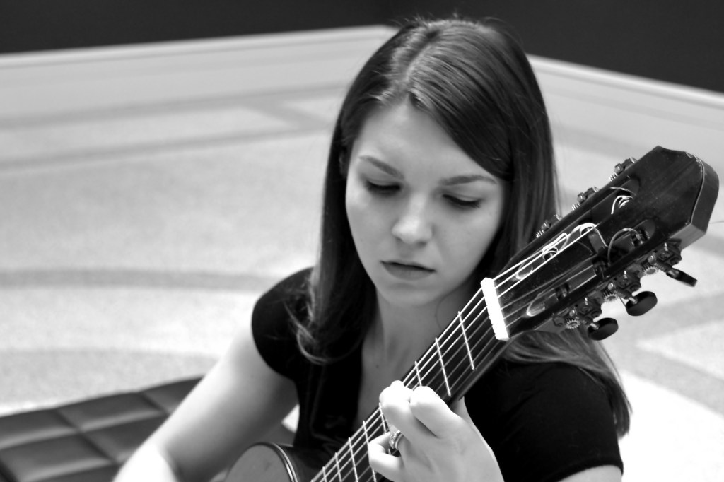 Jaclyn Jones – Classical Guitarist